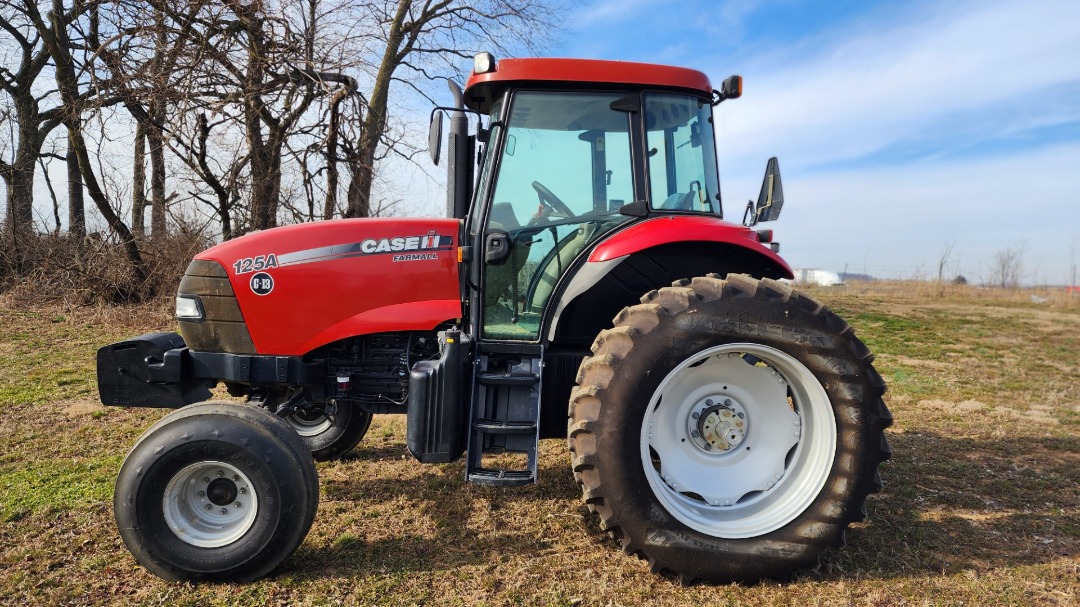 Used Case-IH Farmall 125A