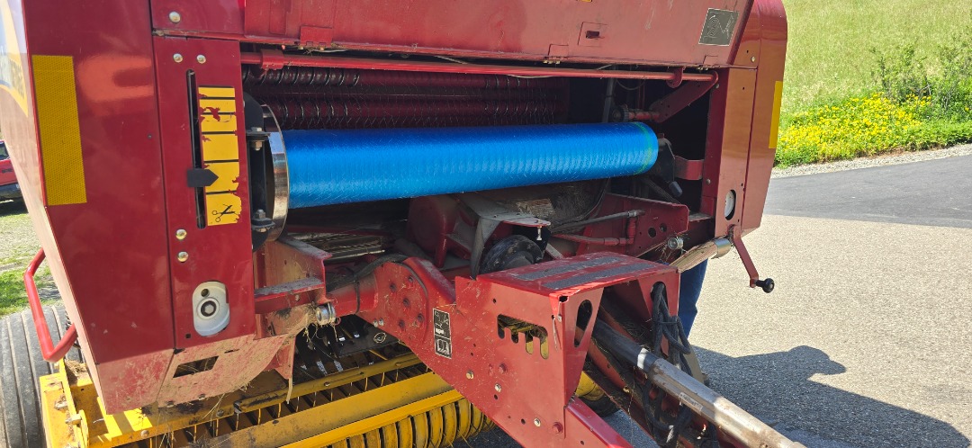 Used New Holland BR7060