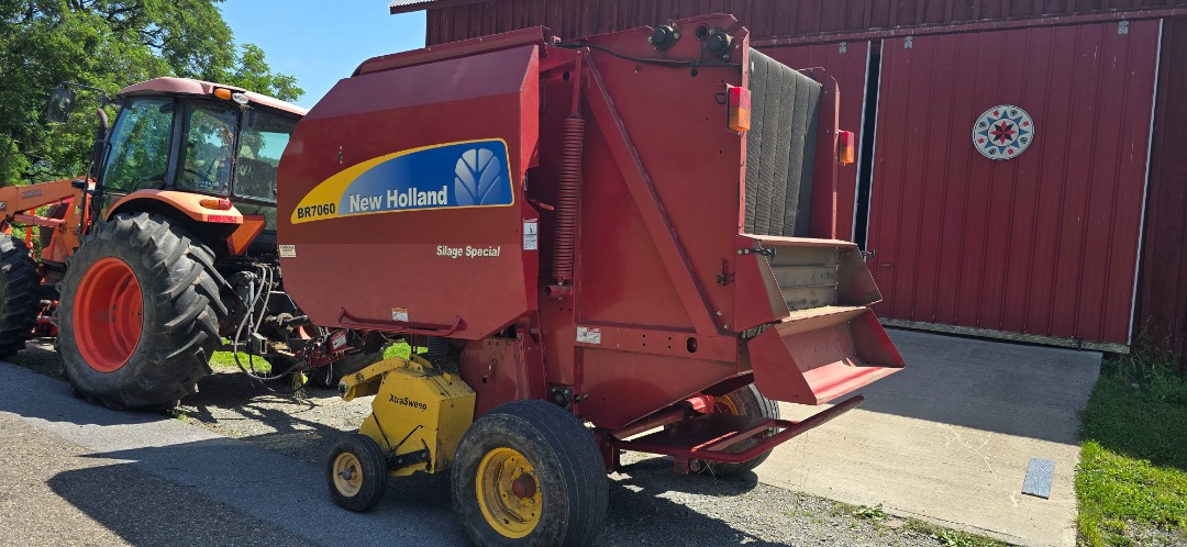 Used New Holland BR7060