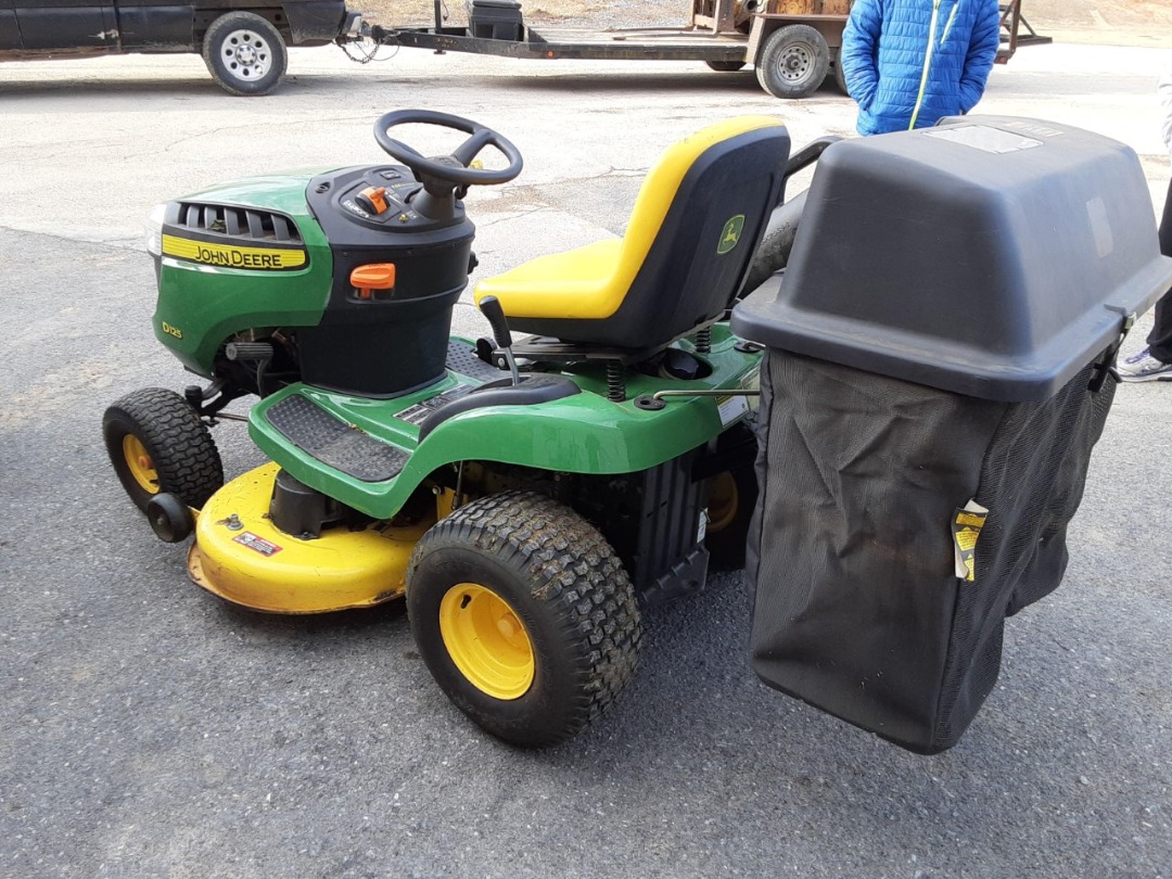 Used John Deere D125