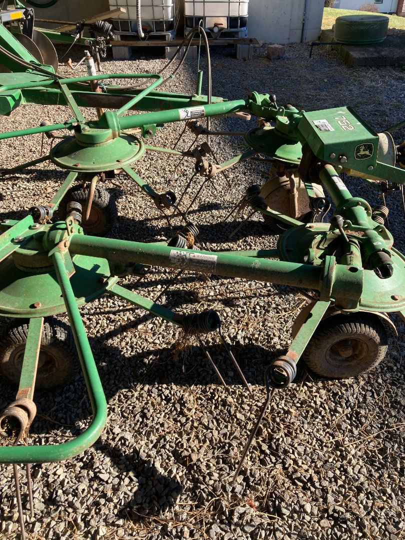 Used John Deere 752