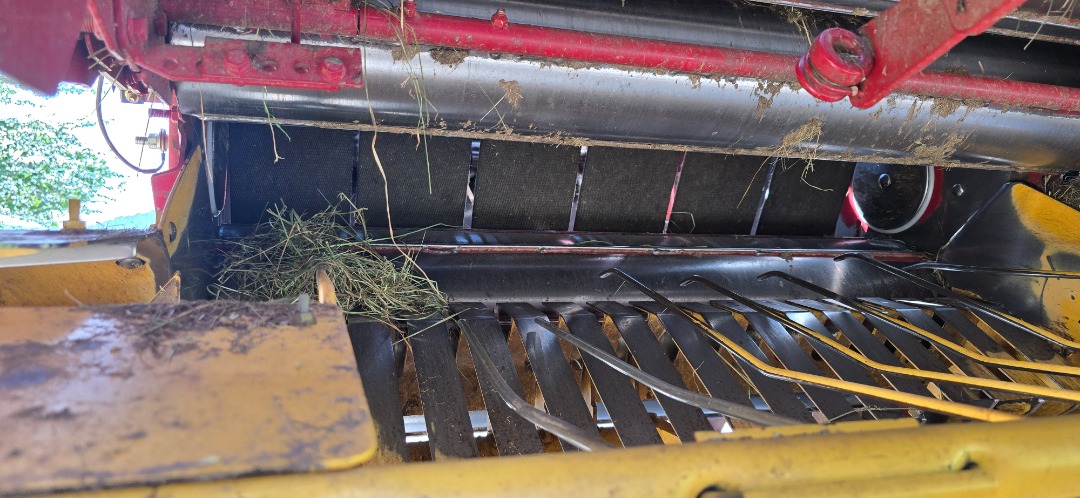 Used New Holland BR7060