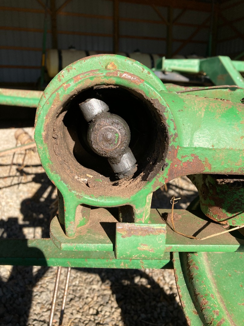 Used John Deere 752