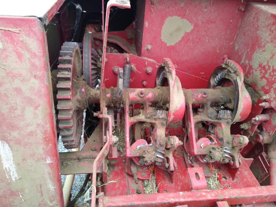 Used New Holland 565