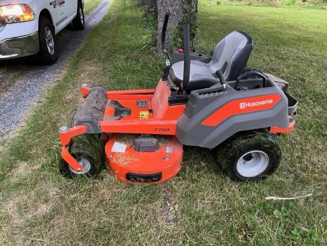 Used Husqvarna Z242F