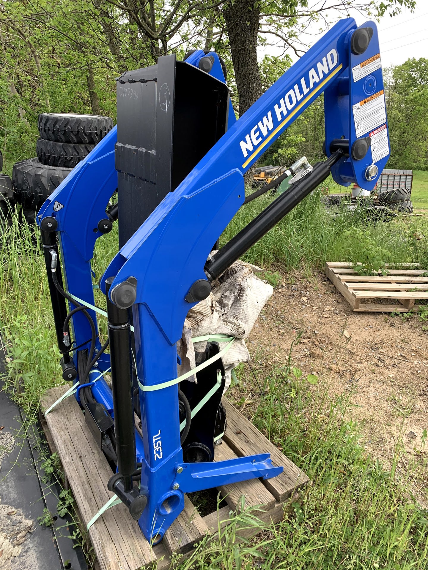 Used New Holland 235TL