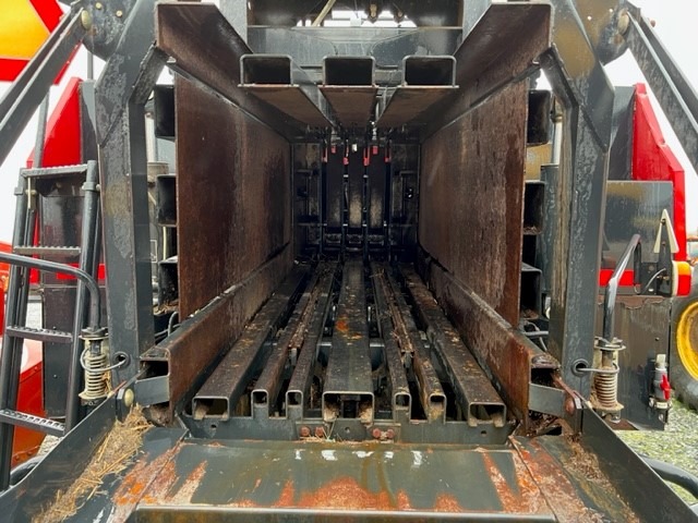 Used New Holland BB940A